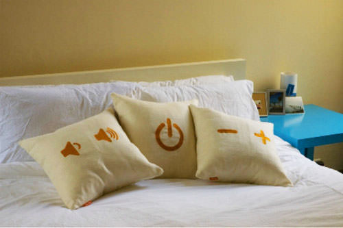 35 Tech-inspired Pillows for Geeks - Hongkiat