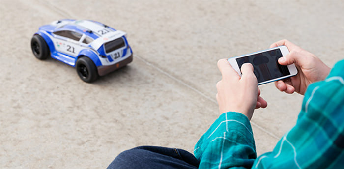 9 Crazy-Cool Toys You Can Control With Your Smartphone - Hongkiat